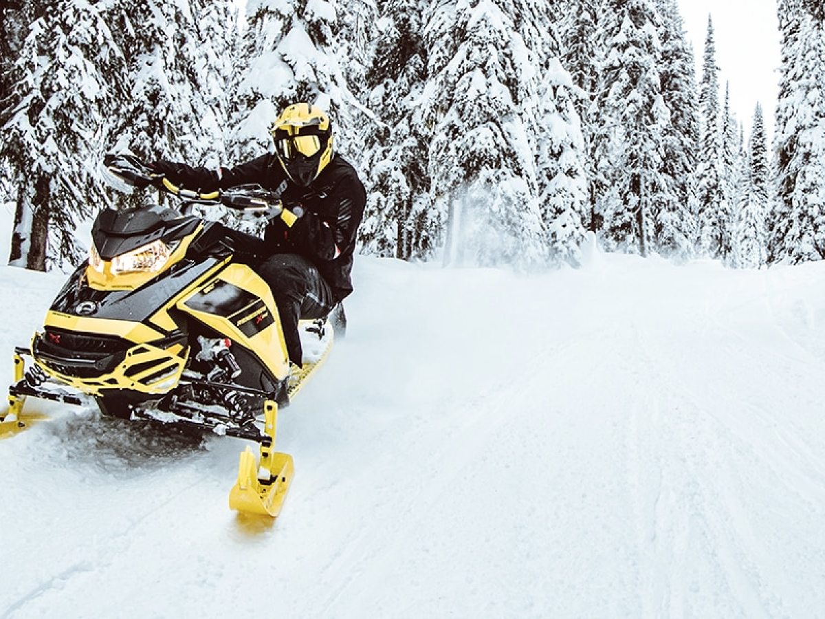 Colebrook Snowmobile Rentals | Snowmobile Rentals in New Hampshire